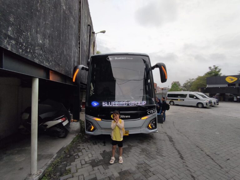 Tips Liburan Naik Bus Bareng Anak Untuk Pertama Kalinya
